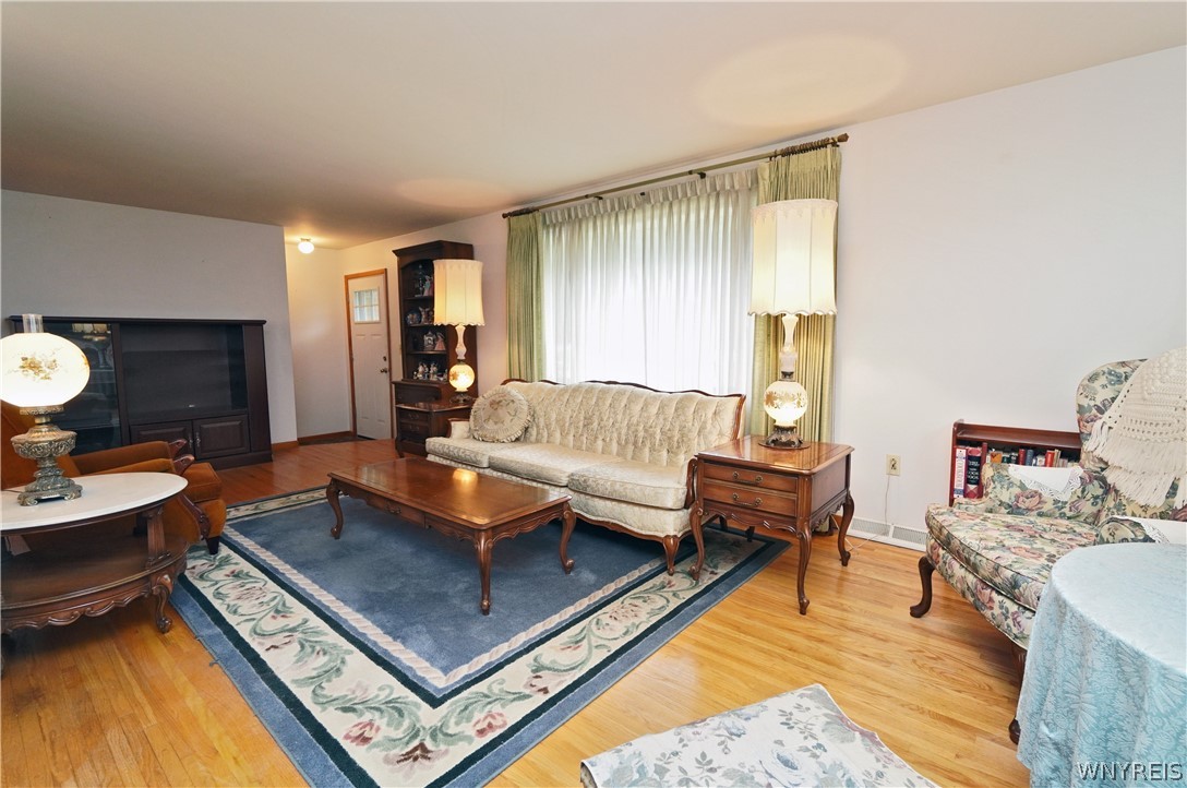 123 Sharon Drive, West Seneca, NY 14224