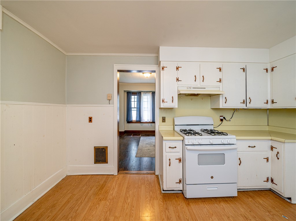 11 Burlington Avenue, Rochester, NY 14619, 19th Ward