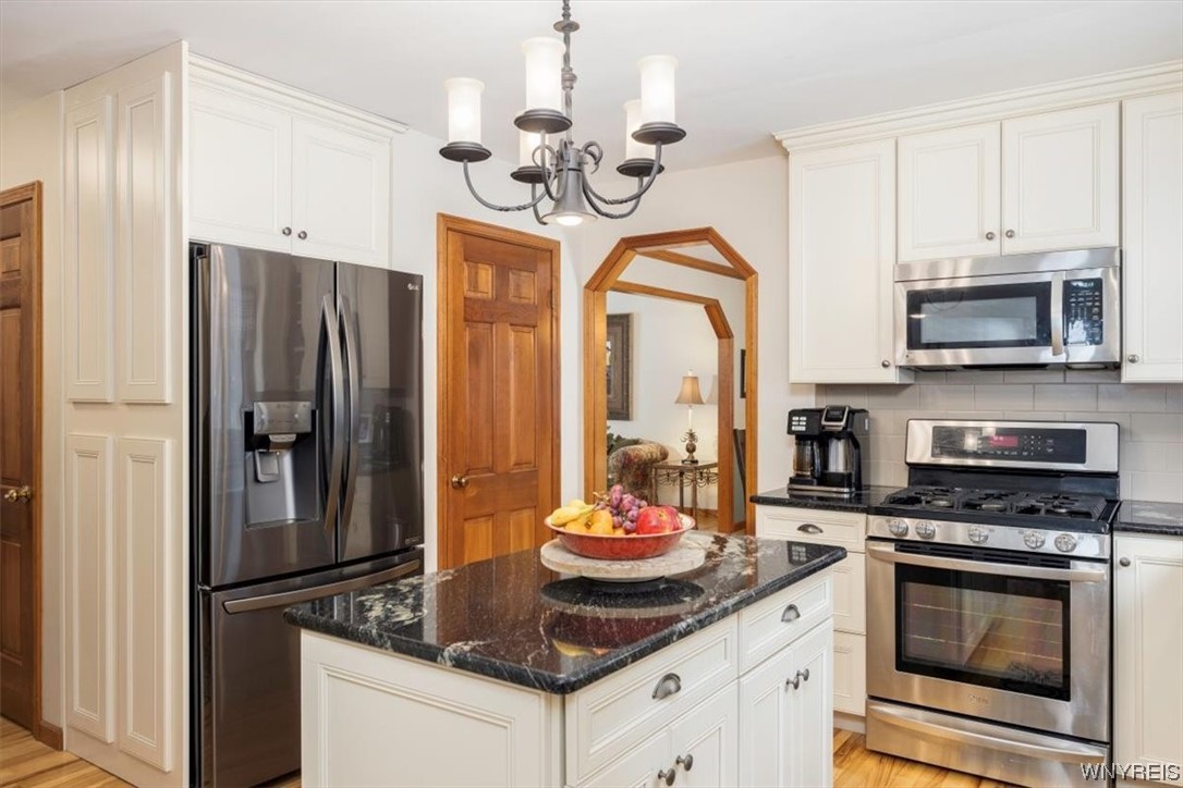 6 Silent Meadow Lane, Orchard Park, NY 14127