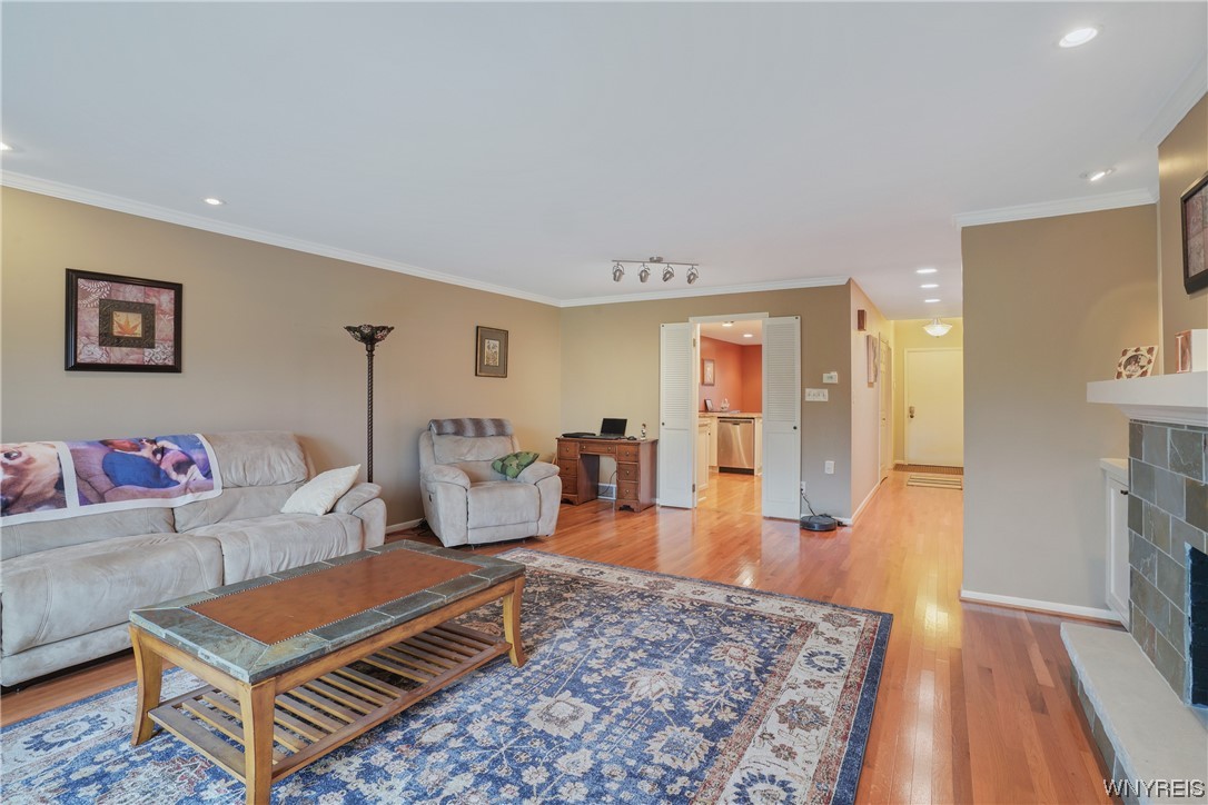 109 Old Meadow Drive, Amherst, NY 14051