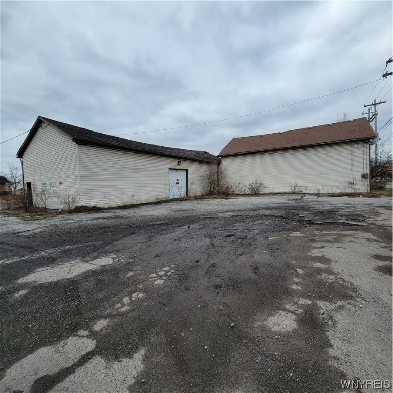 7631 Transit Road, Clarence, NY 14051