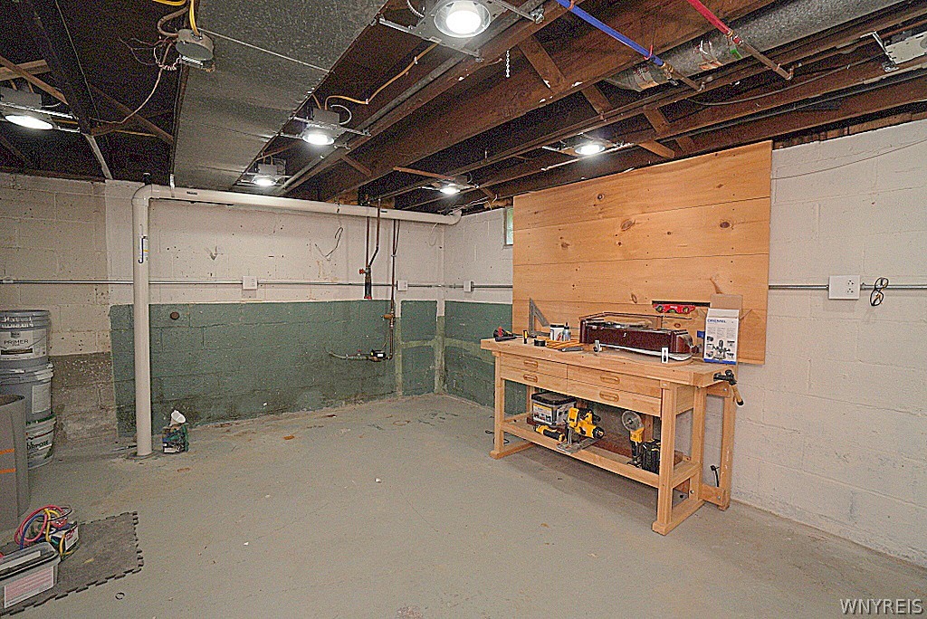 31 Castle Hill Road, Aurora, NY 14052