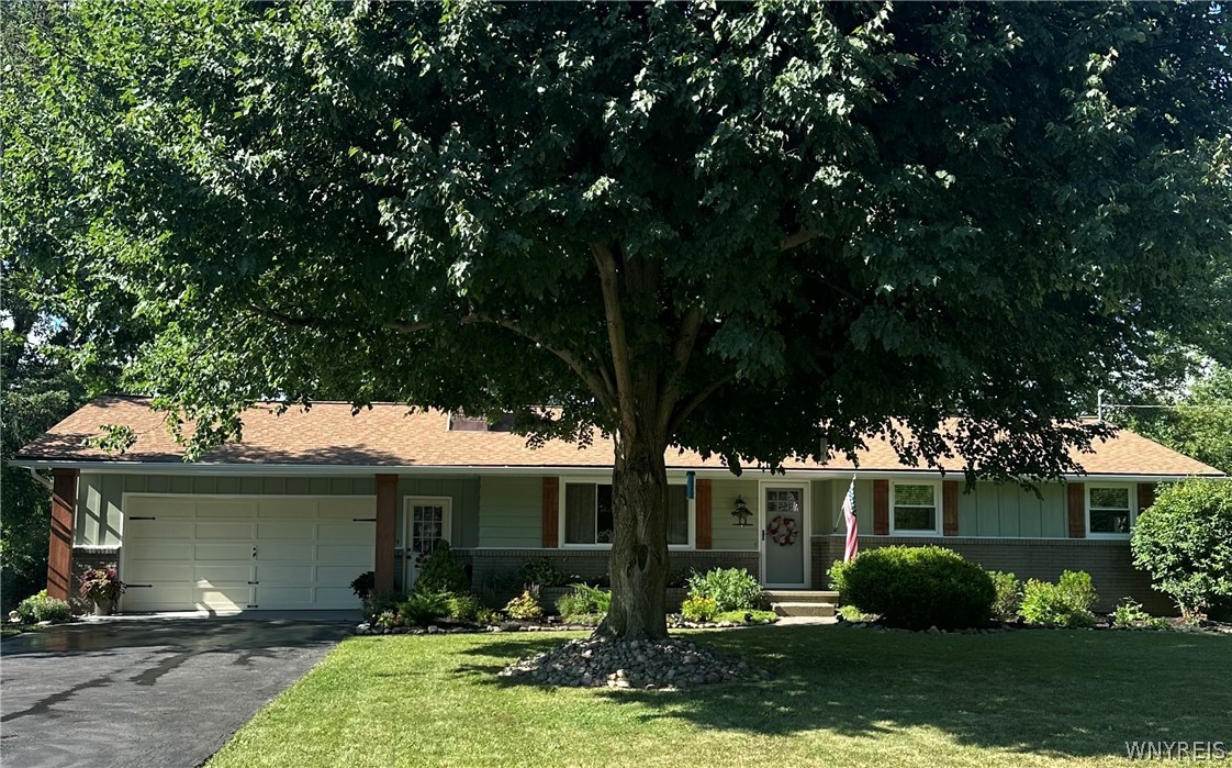 9430 Roll Road, Clarence, NY 14032