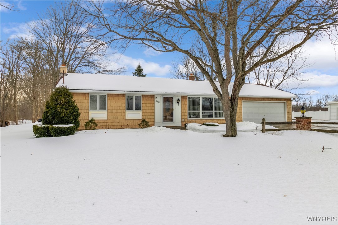 6872 Townline Road, Wheatfield, NY 14120