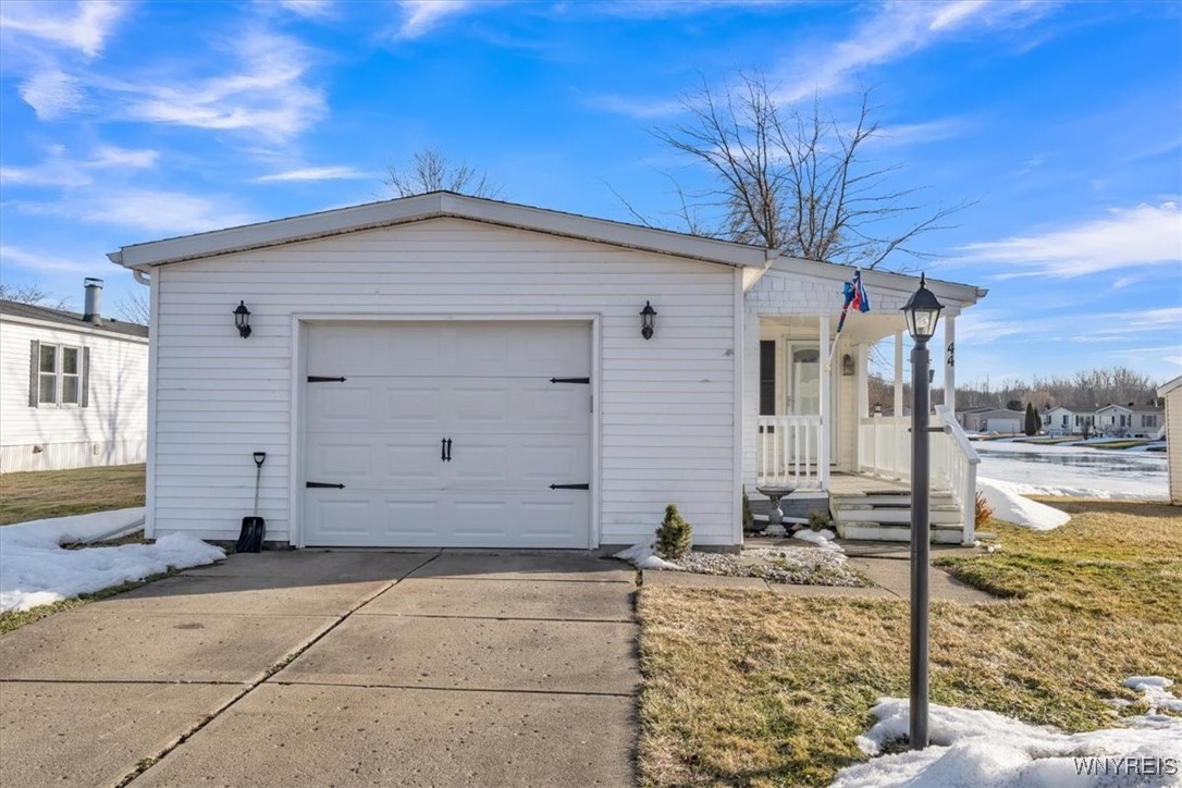 44 Golden Pond, Newstead, NY 14001