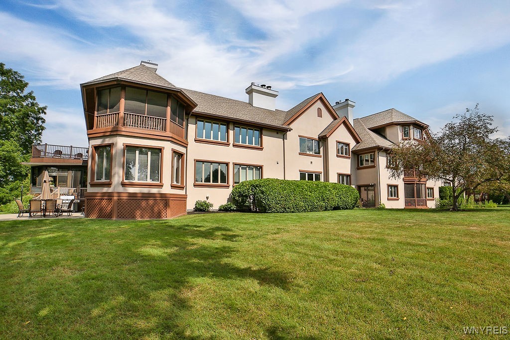 200 Castlebrooke Lane, Amherst, NY 14221