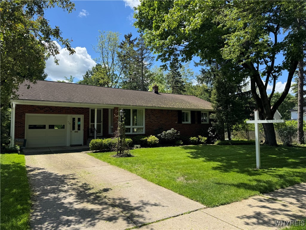 725 Warren Drive, Aurora, NY 14052