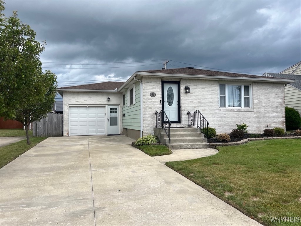 95 Candace Ln, Cheektowaga, NY 14043