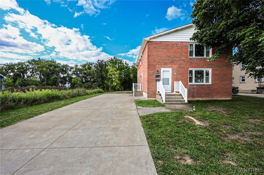 862 Falcon Drive, Lancaster, NY 14043