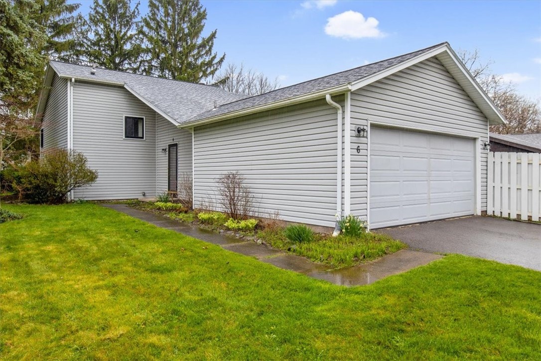 6 Sanders Farm Drive, Penfield, NY 14526