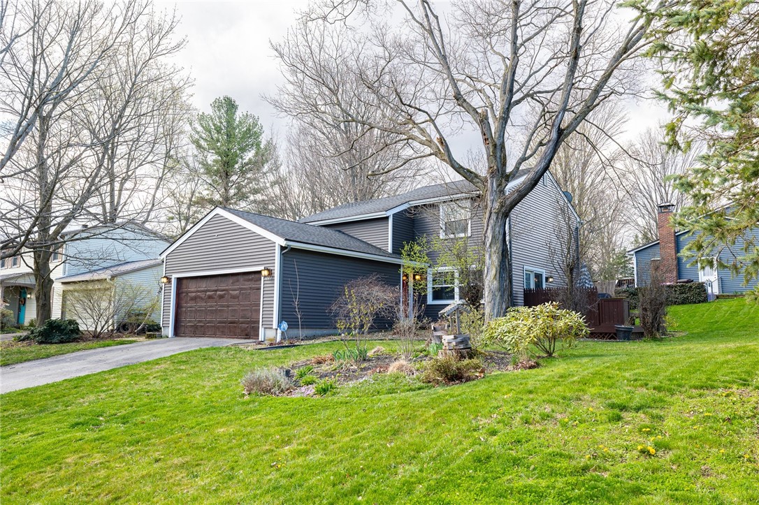 144 Beacon Hills Dr S, Penfield, NY 14526