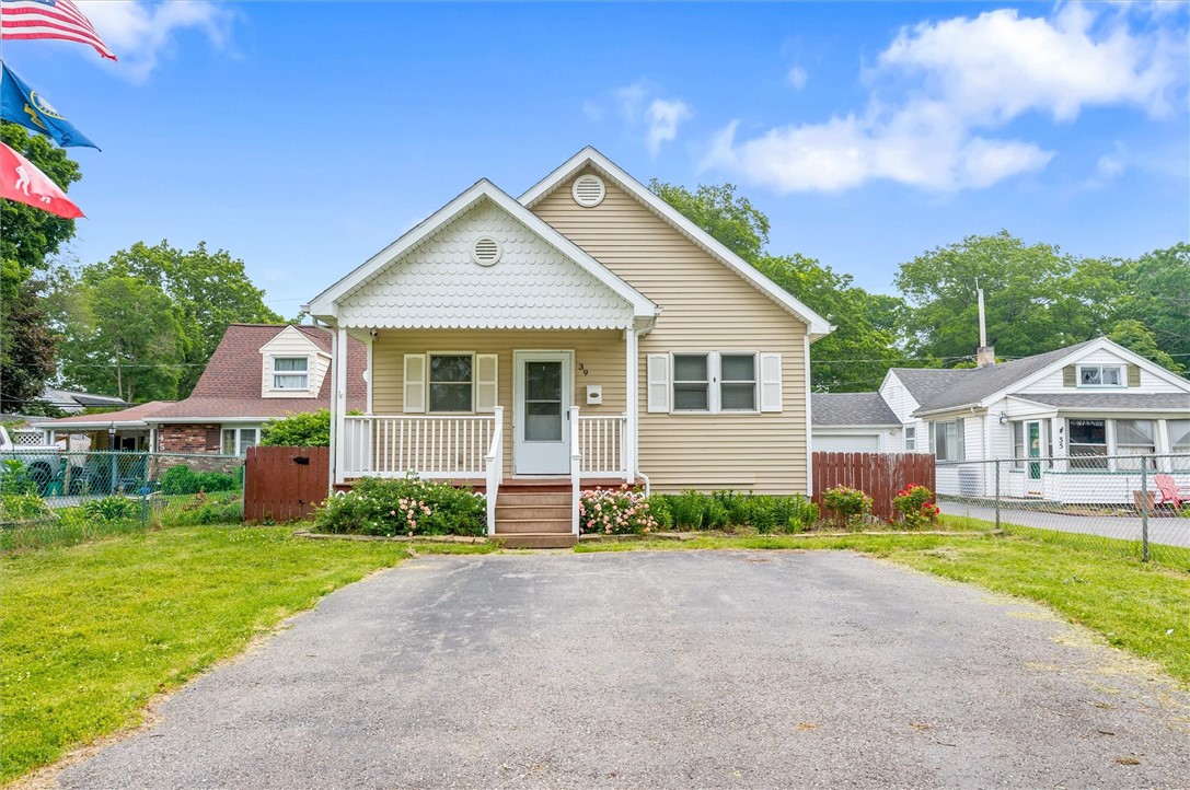 39 Castleford Road, Greece, NY 14616