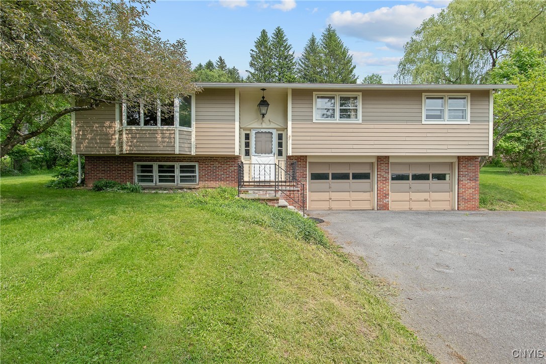 5682 Ike Dixon Road, Camillus, NY 13031