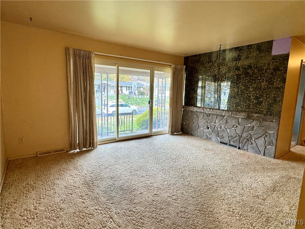 18 Cedarbrook Crescent, Whitestown, NY 13492