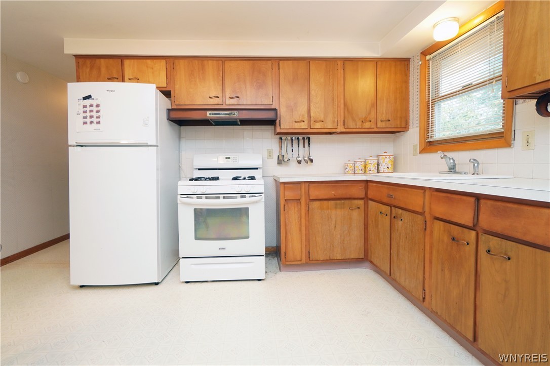 123 Sharon Drive, West Seneca, NY 14224