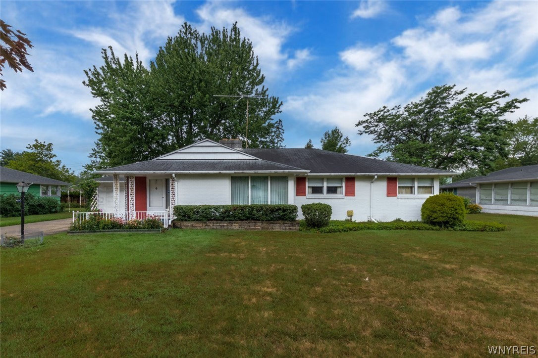 490 Park Club Lane, Amherst, NY 14221