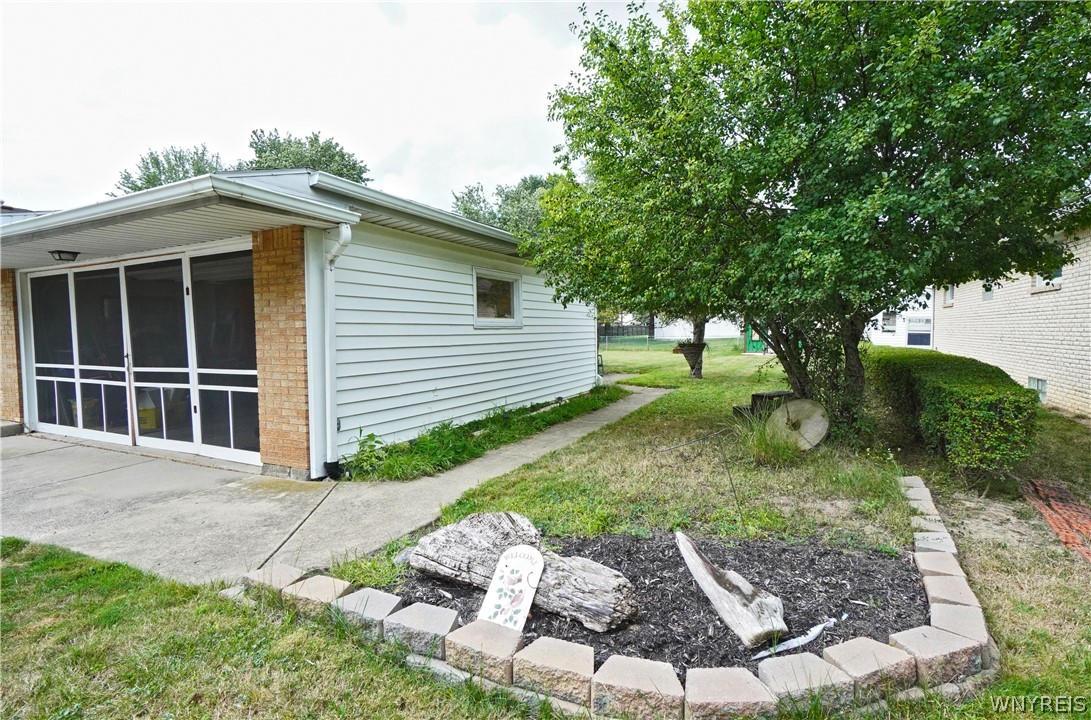 123 Sharon Drive, West Seneca, NY 14224