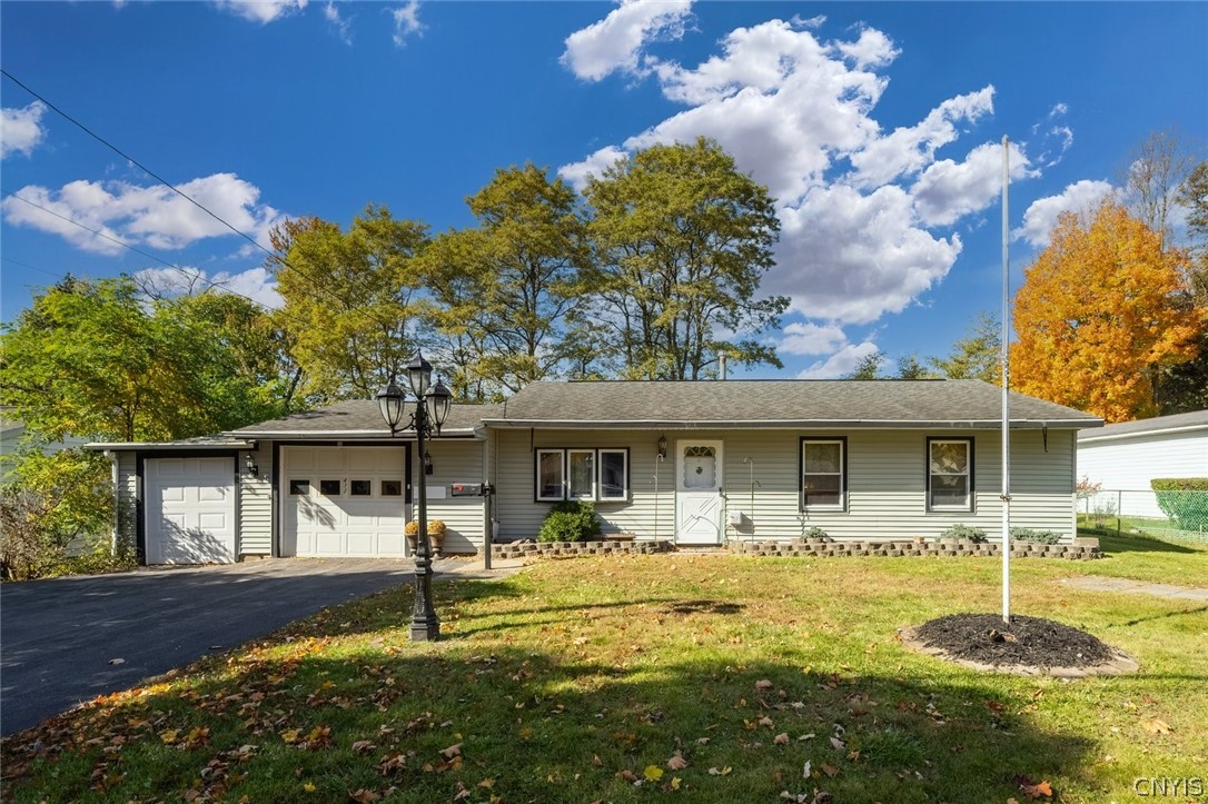 417 Cedarbrook Crescent, Utica, NY 13502